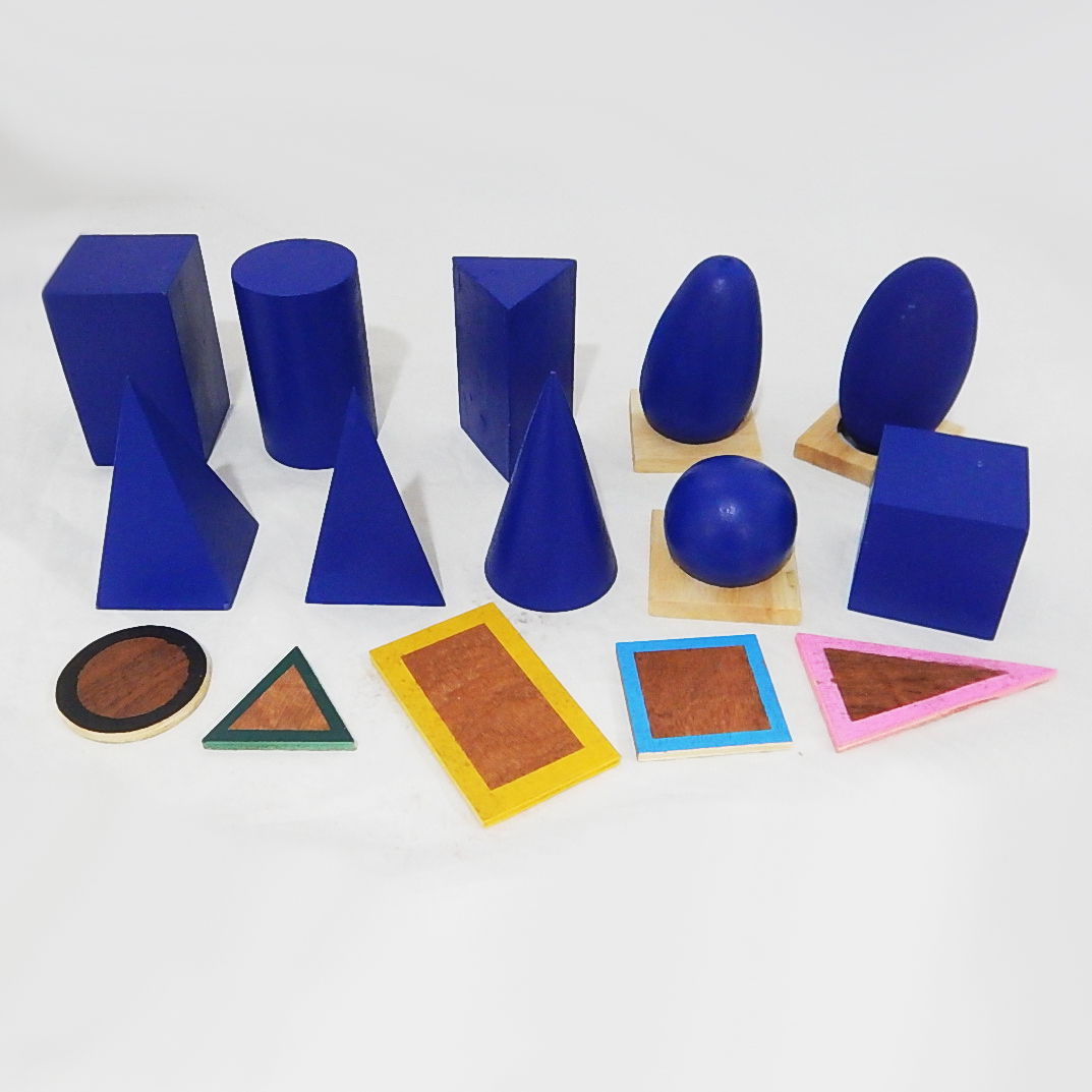 เรขาคณิตทรงทึบพร้อมแท่นวาง (The Geometric Solids with Tray) - AlterAce